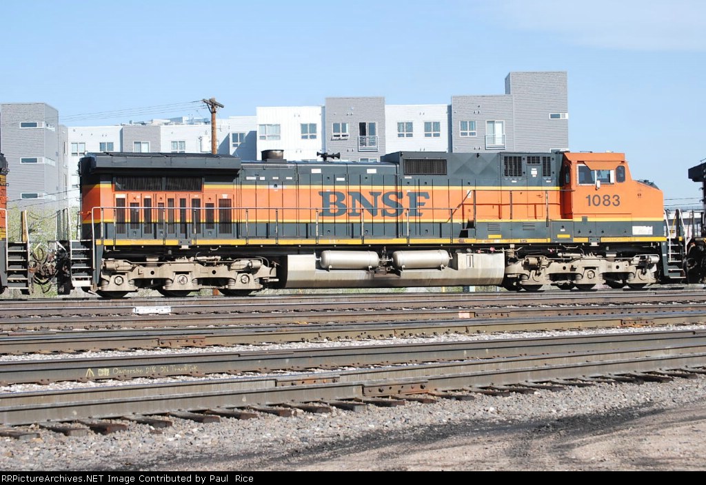 BNSF 1083